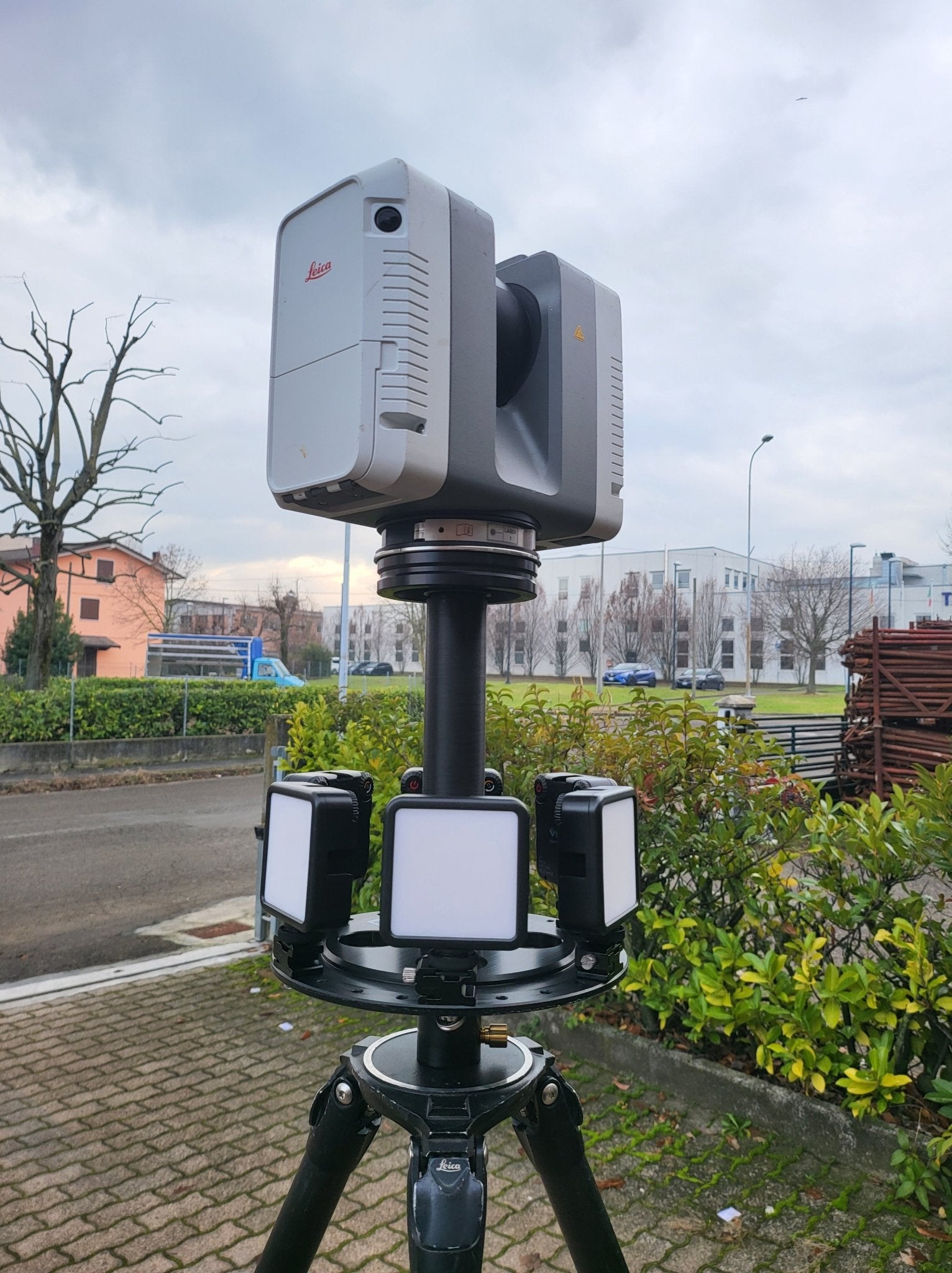 TLL Tripod LED Light – High-Intensity Surveying Illumination for Laser